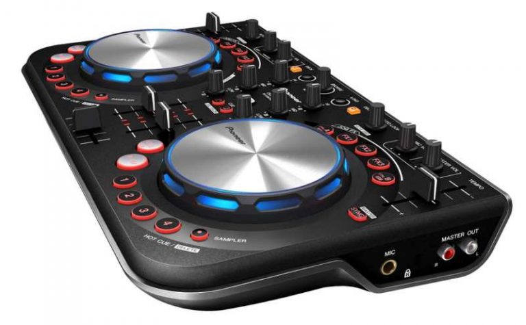 Pioneer lanza el primer equipo de DJs para uso masivo | Todo en un click